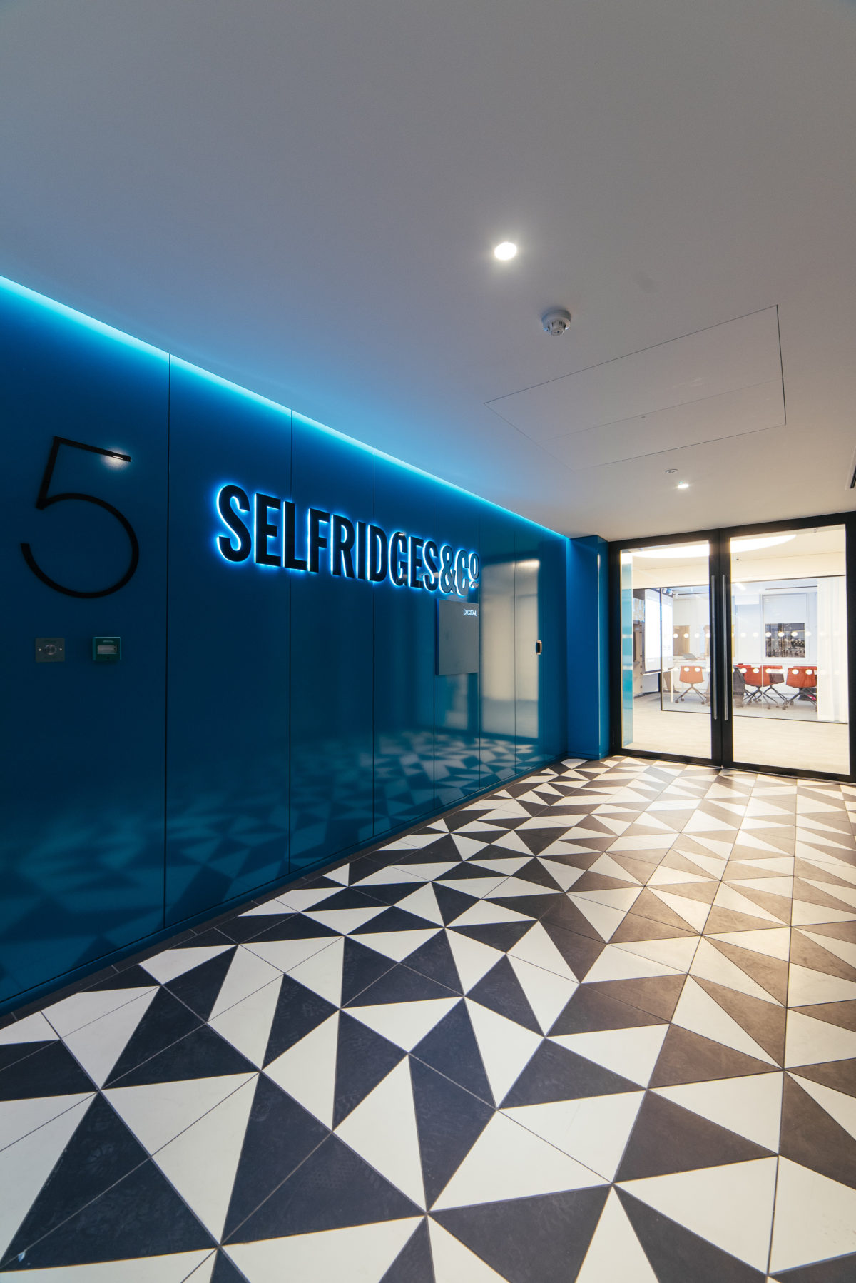 Selfridges Illuminated Logo - Realm Projects